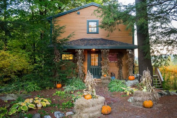 Off-Site Cabins - The Common Man Inn & Spa